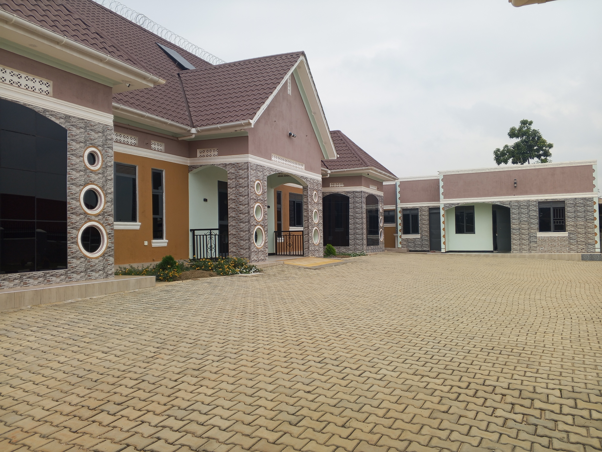 Nkore Deluxe Suites